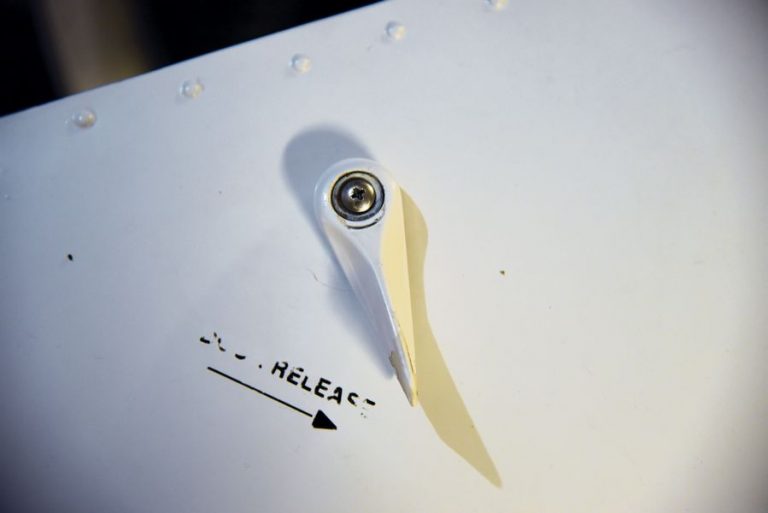 How to Replace Your Piper Flap Handles and Doorknobs | Piper Owner Society